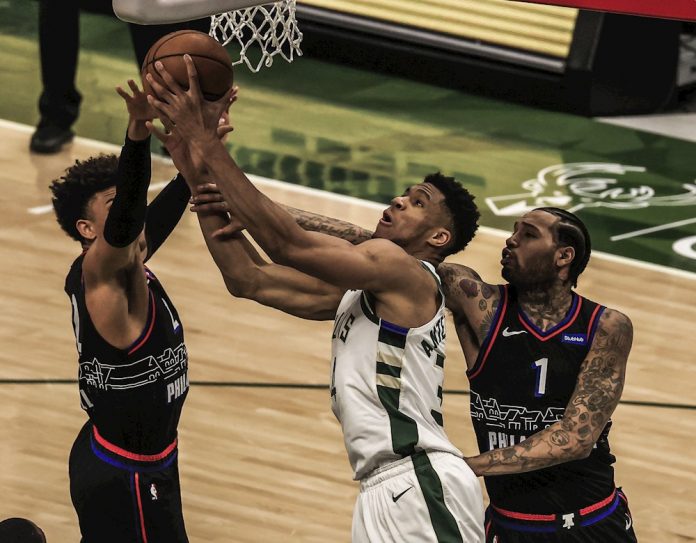 124 117 Ante Los Sixers Antetokounmpo Supera A Embiid Y Construye La